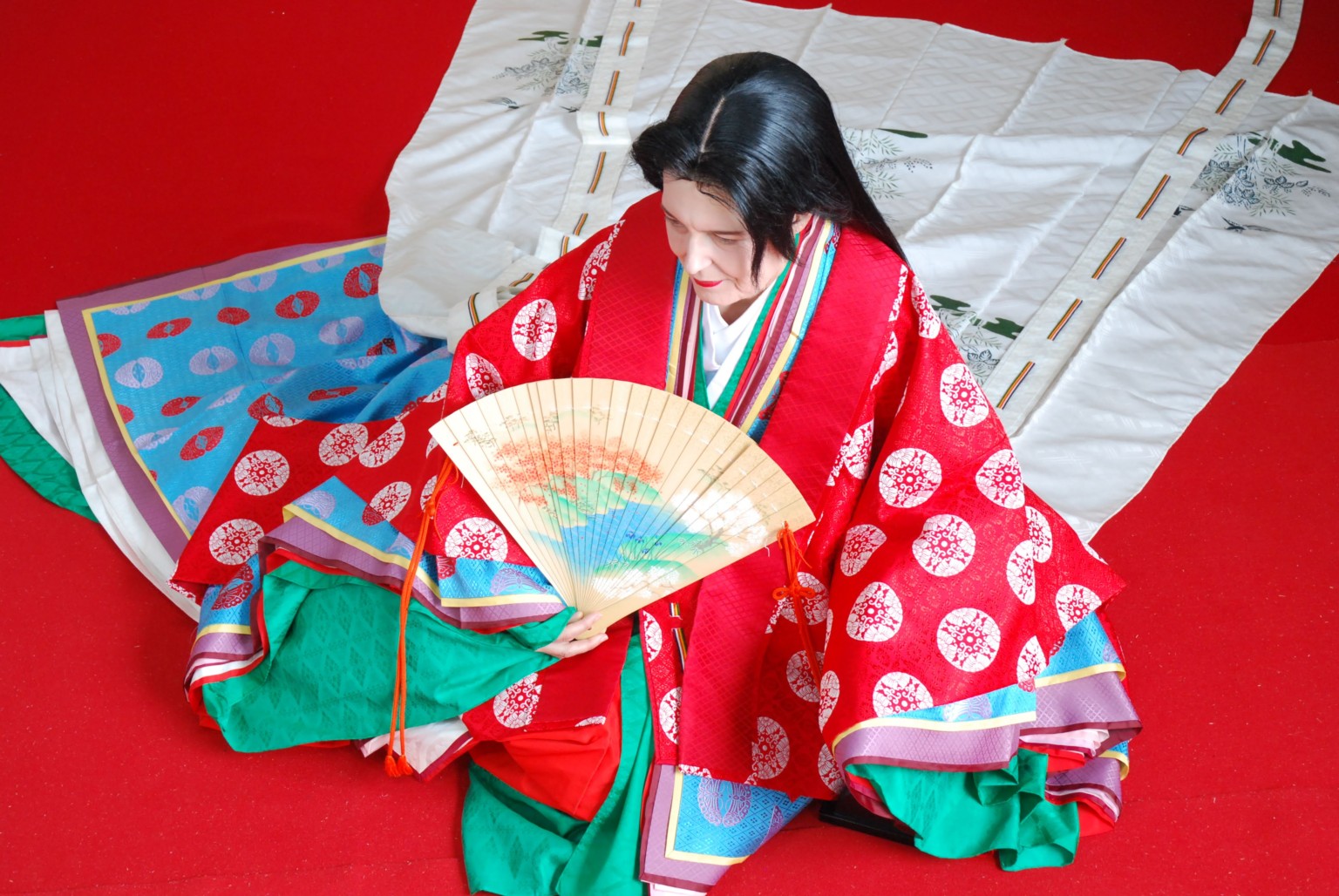 Japanese Traditional Experience!! Junihitoe and Kimono! | 十二単と着物レンタルの雅 ...