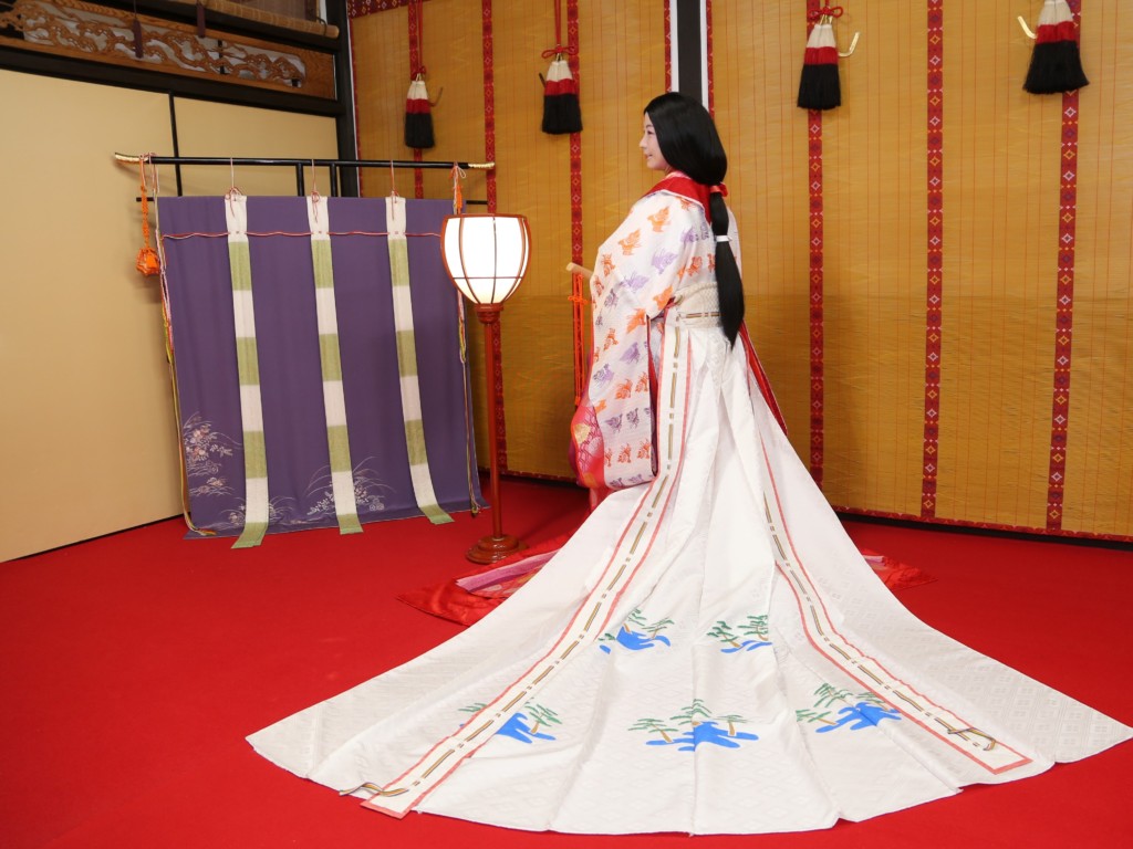 TRY Japanese Traditional Costume "Juni-hitoe"!! | 十二単と着物レンタルの雅ゆきで結婚式・京都観光
