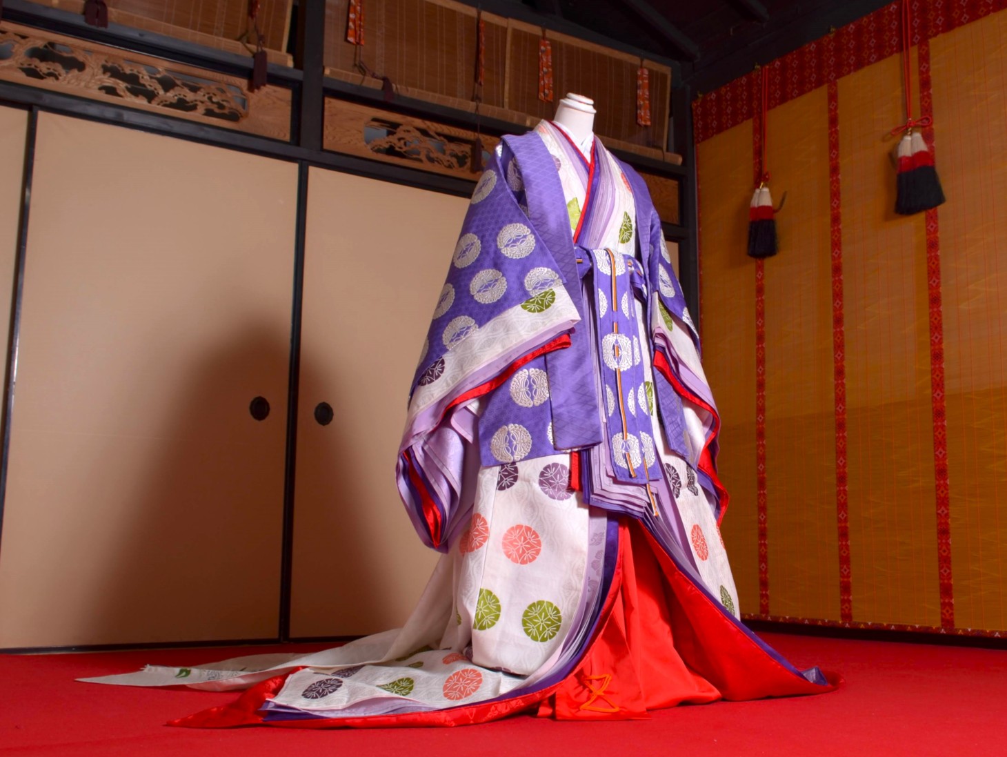 紫式部と清少納言の十二単が新登場！ | 十二単と着物レンタルの雅ゆきで結婚式・京都観光